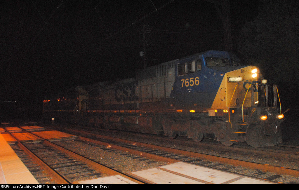 CSX CW40-8 7656 leads a YN2 duo on Q301-24